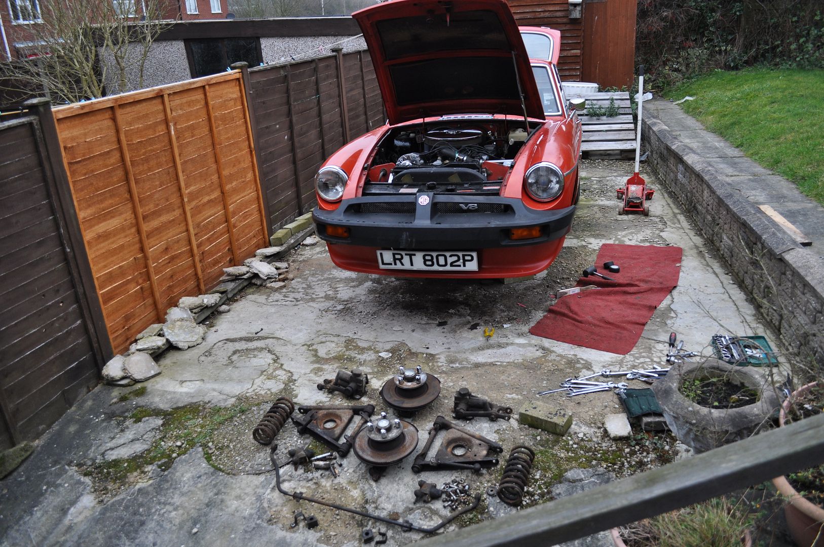 JC's MGB GT Factory V8 - Project 70's hotrod throwback. - The Student Room