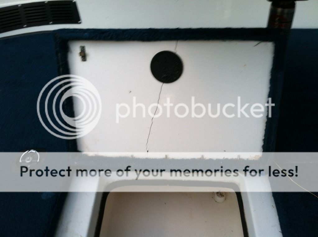 Cracked livewell lid